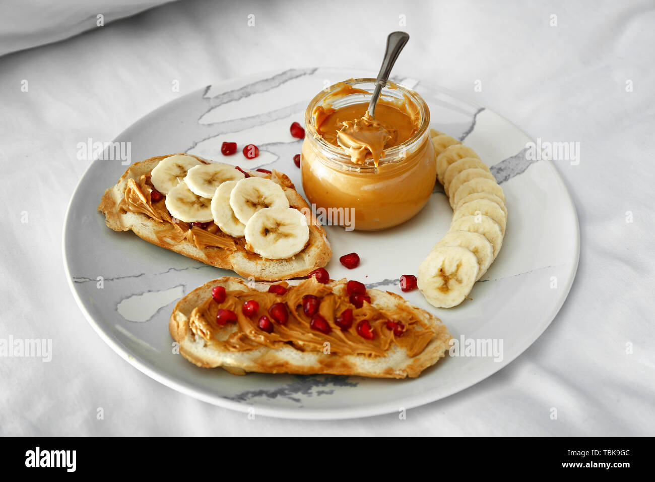Bread, peanut butter and fruits hi-res stock photography and images - Alamy