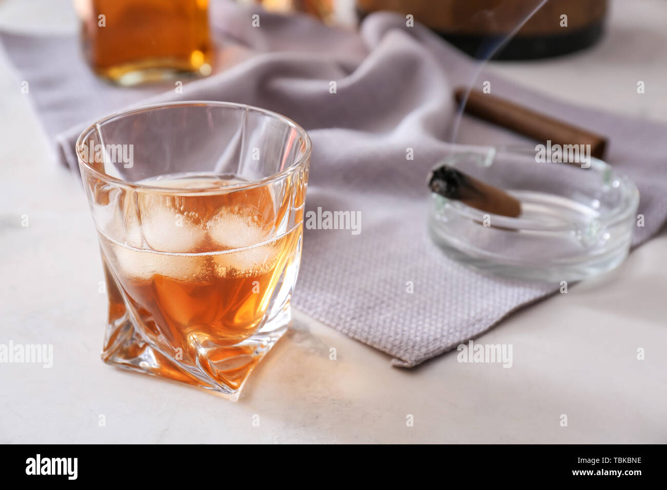 Glass ice whiskey white smoke hi-res stock photography and images - Alamy