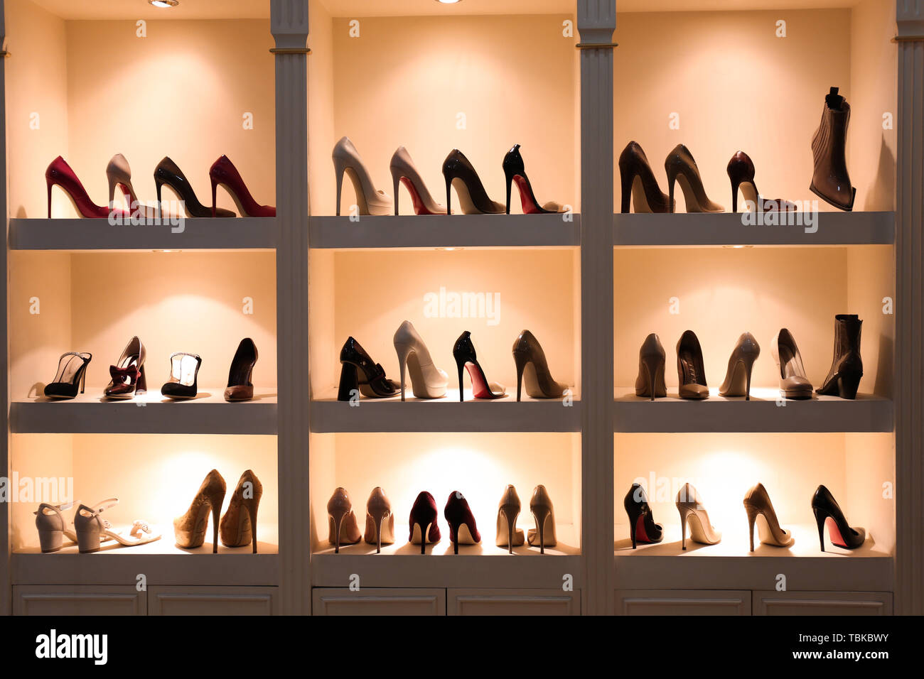Collection of new female shoes on shelves in shop Stock Photo - Alamy