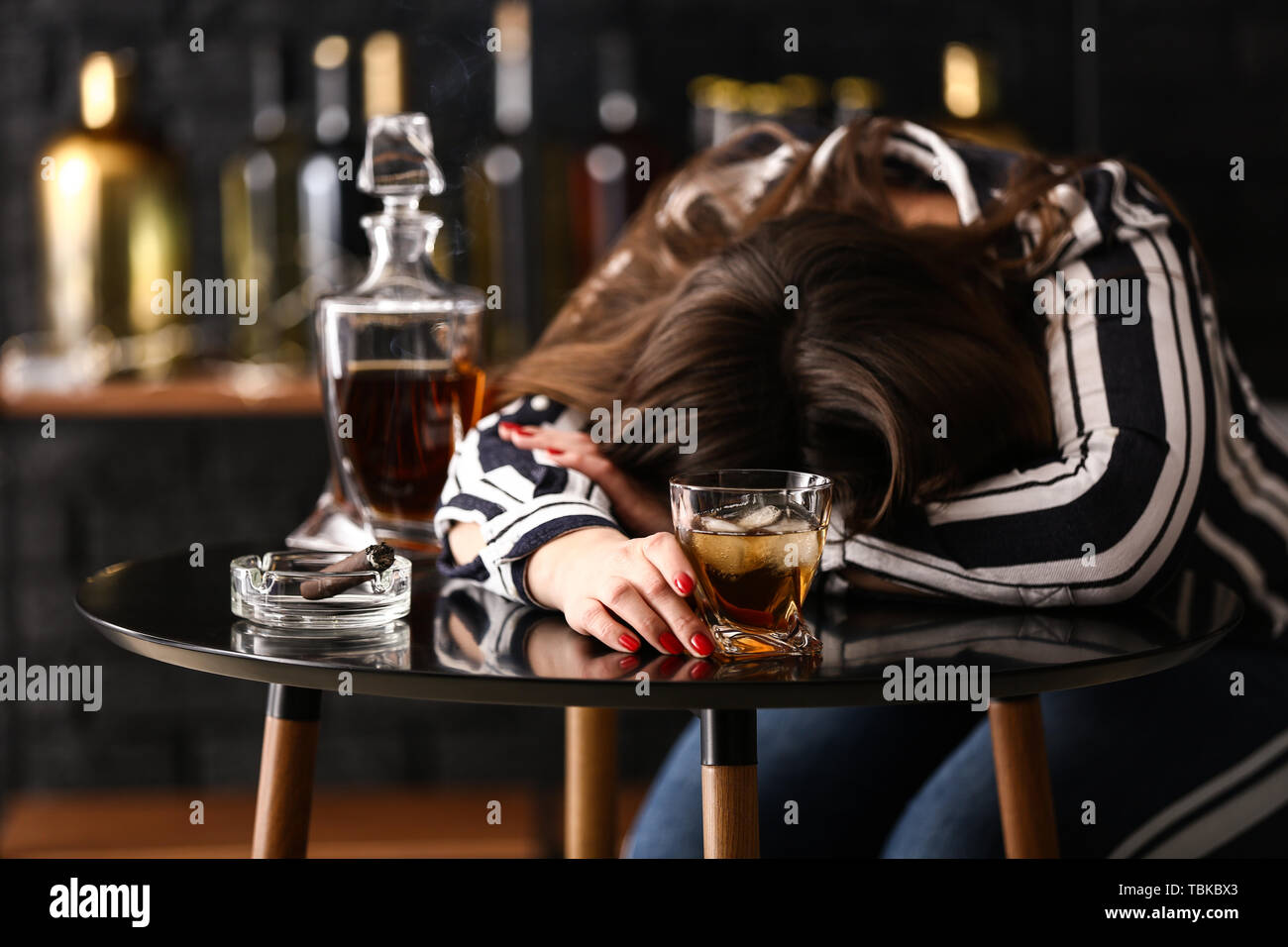 Drunk Woman Bar Stock Photos & Drunk Woman Bar Stock Images - Alamy