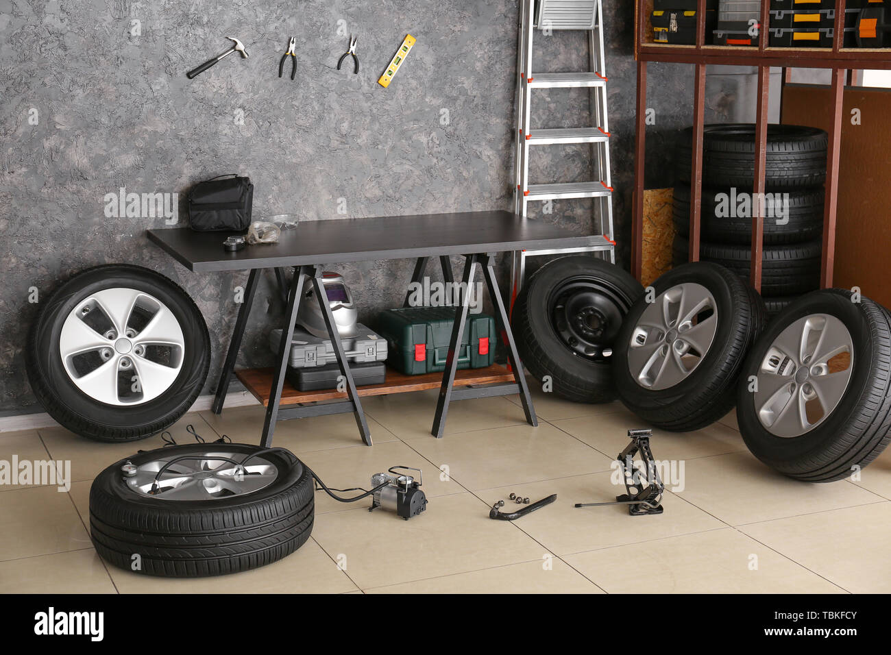 Inflation of car tires in automobile service center Stock Photo - Alamy