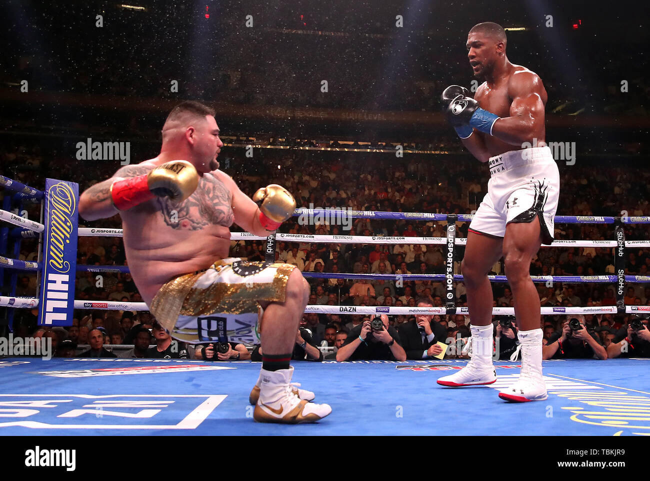 Action against andy ruiz jr hi-res stock photography and images - Alamy