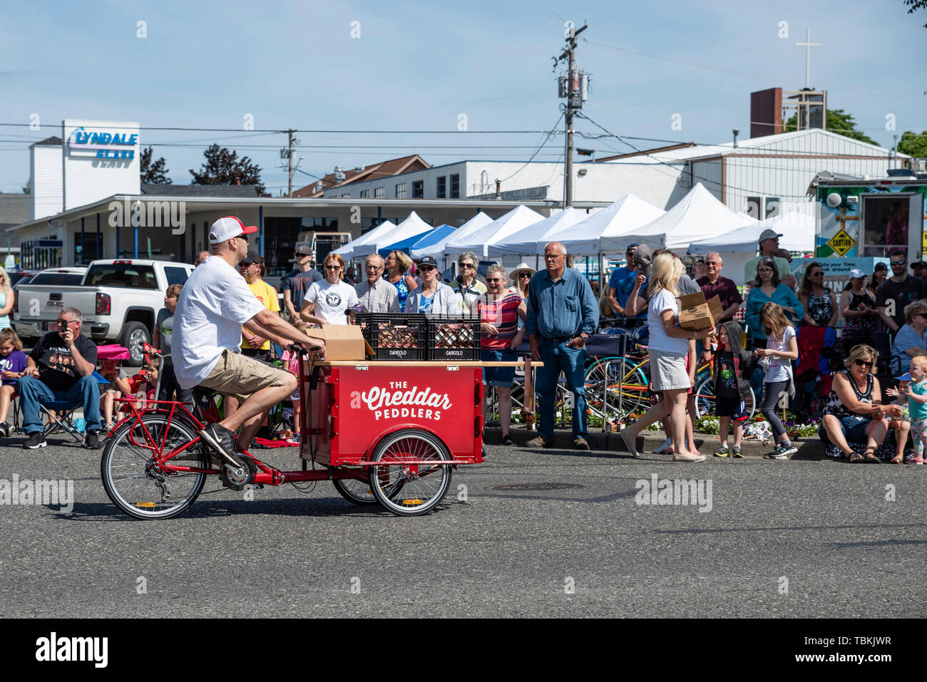 Dargold employees pass out milk and cheese at the Lynden Farmers Day ...