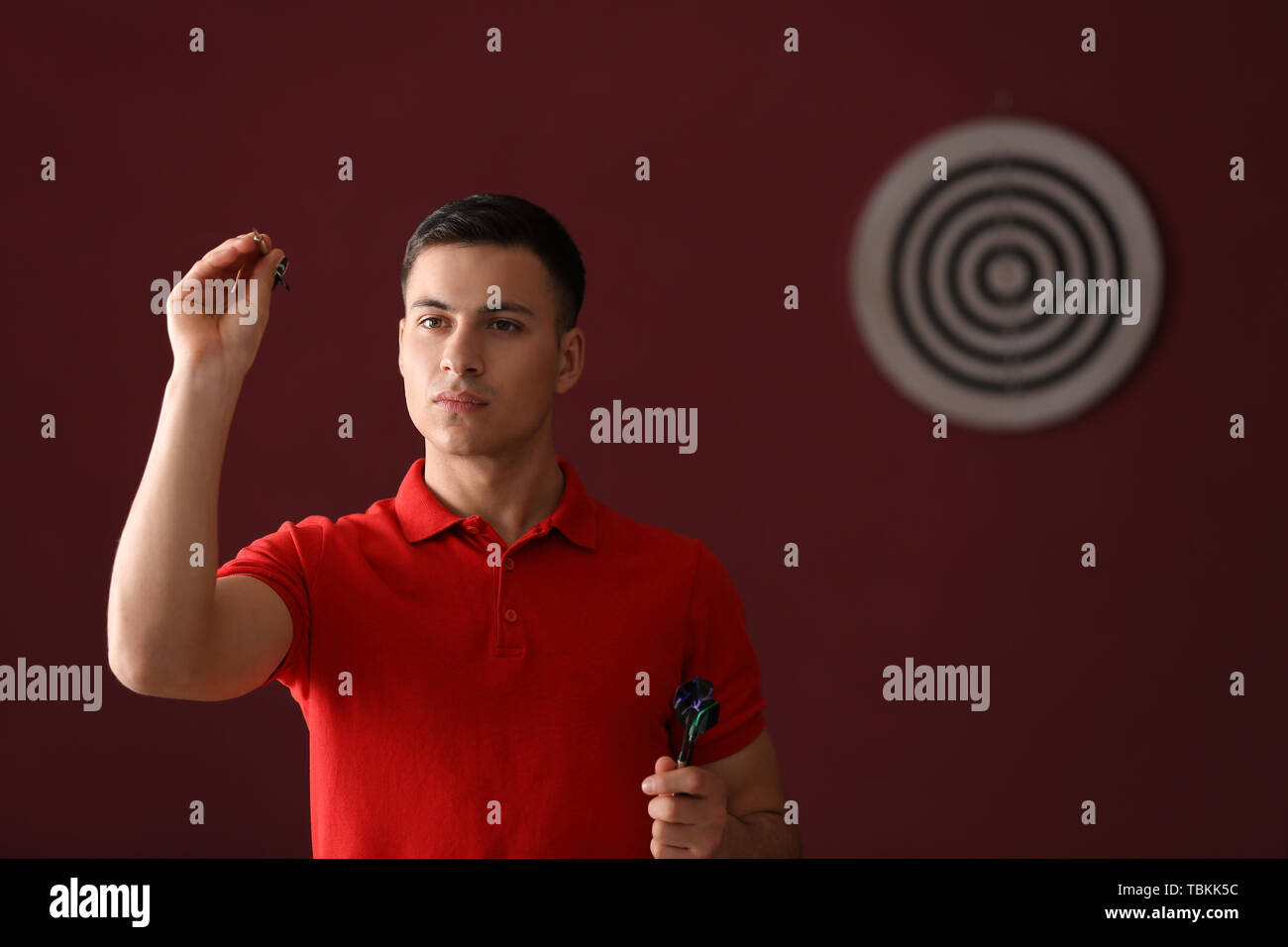 Man playing darts hi-res stock photography and images - Alamy