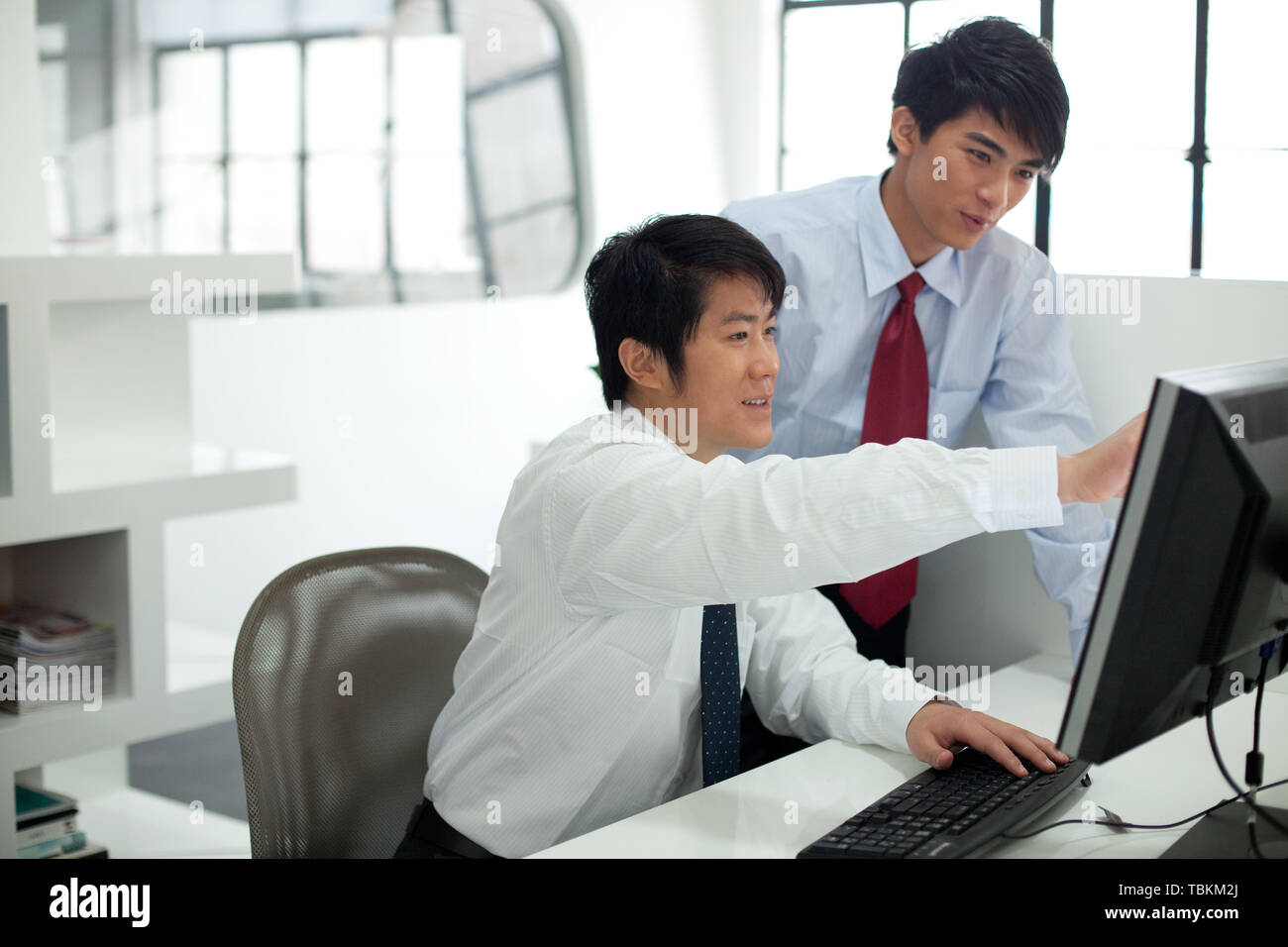 A discussion in front of a computer Stock Photo - Alamy