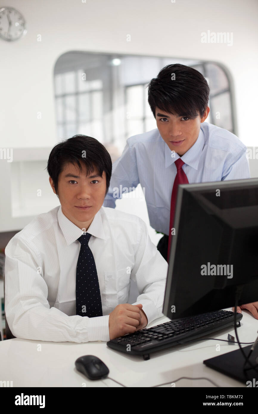 Network talk hi-res stock photography and images - Alamy