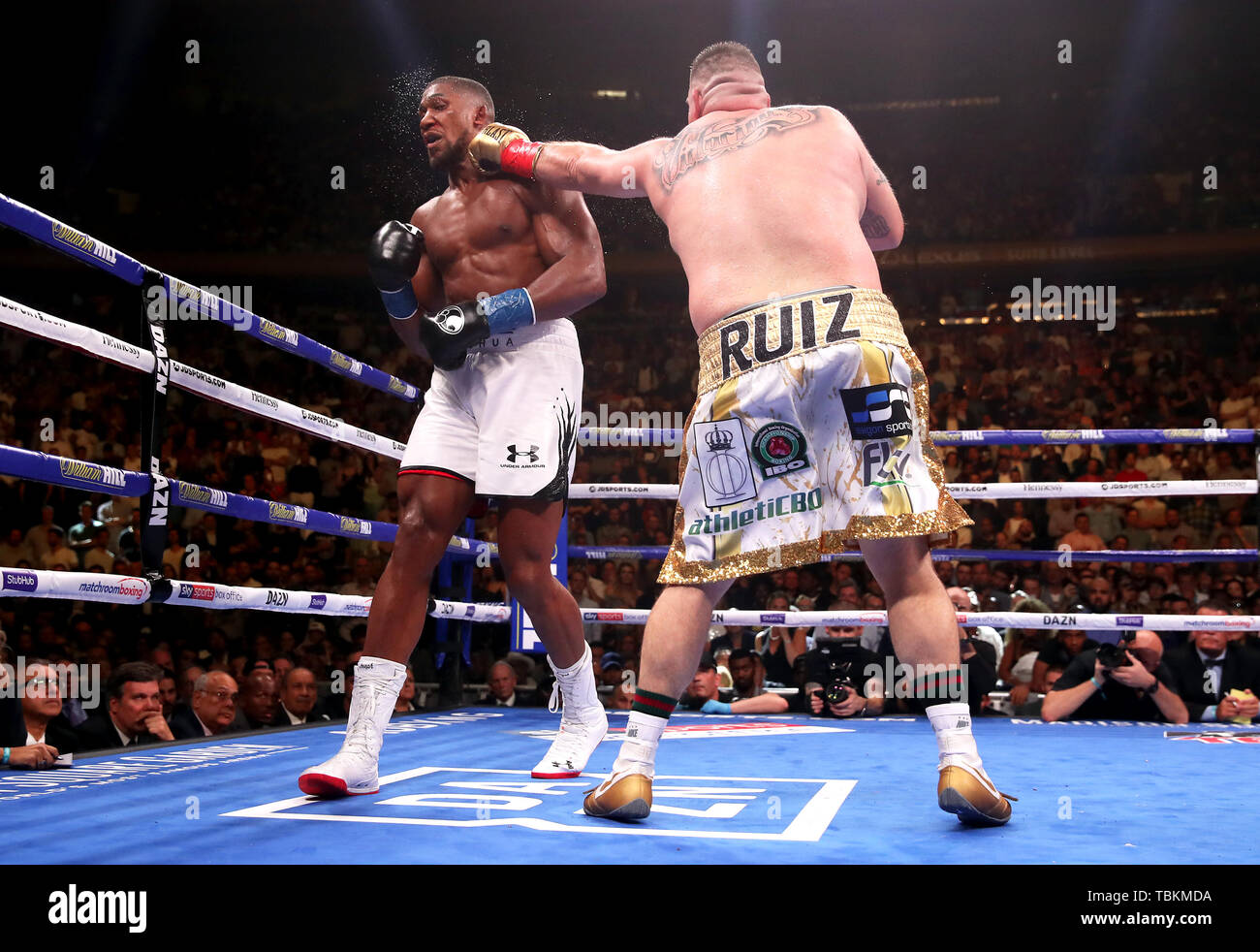 Anthony joshua punch hi-res stock photography and images - Alamy