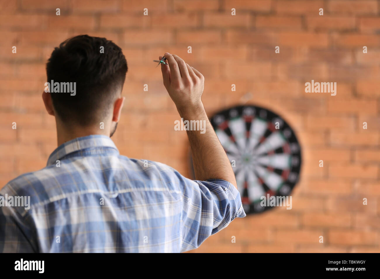 Man playing darts hi-res stock photography and images - Alamy