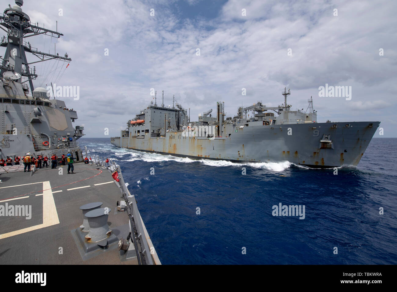 190527-N-RH019-0003 PHILIPPINE SEA (May 27, 2019) Dry Cargo and ...