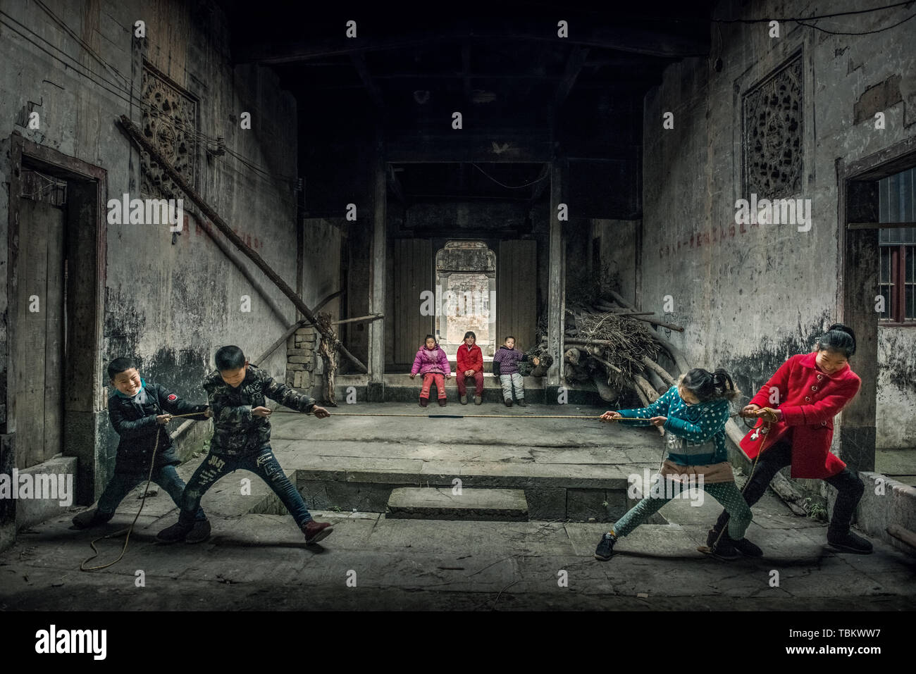 Tug of war children hi-res stock photography and images - Alamy