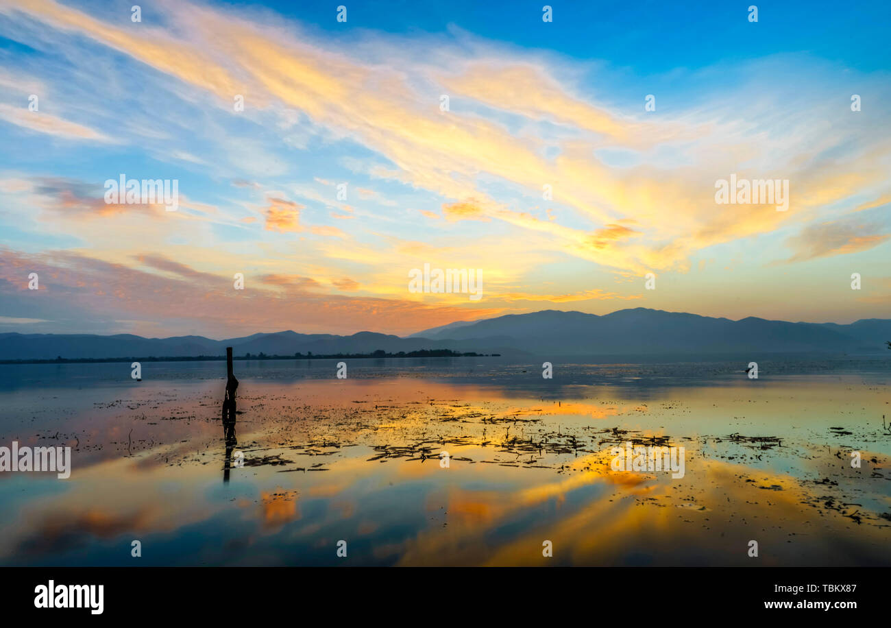 Erhai water scenery hi-res stock photography and images - Alamy