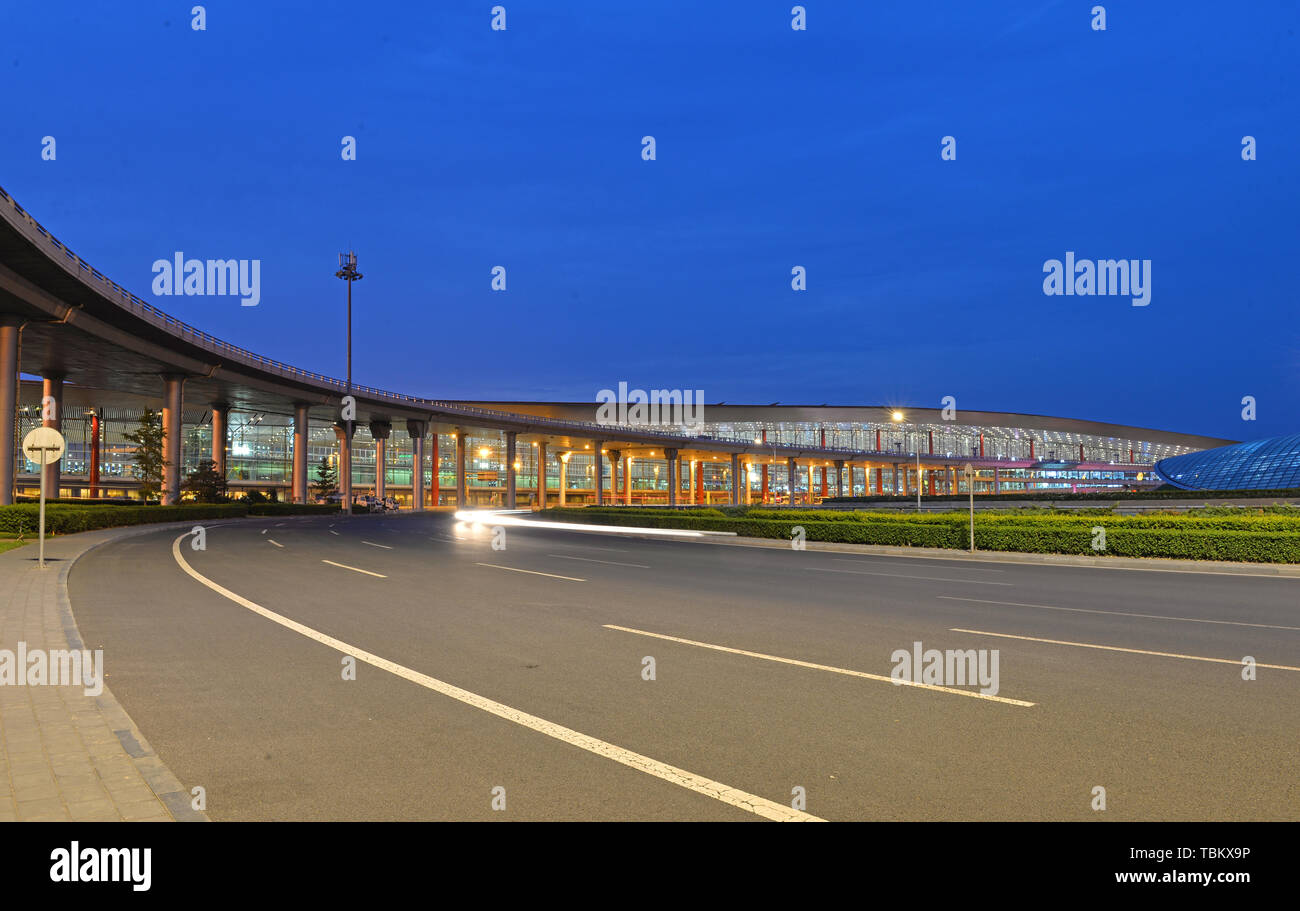 Airport night view hi-res stock photography and images - Alamy