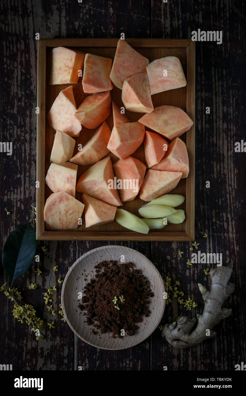 China pregnant women hi-res stock photography and images - Alamy