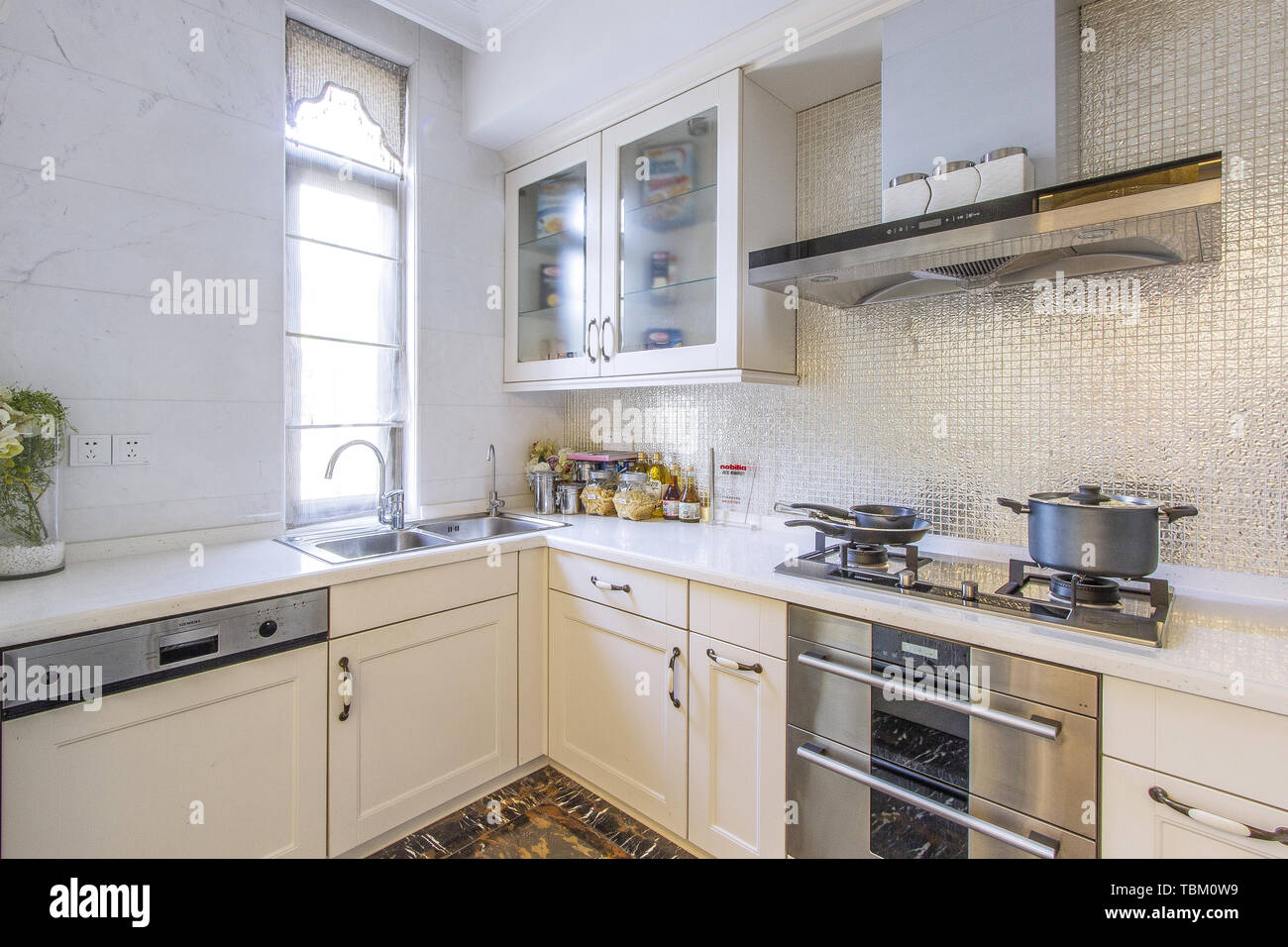 Kitchen interior decoration, interior design, as a delicious kitchen to ...