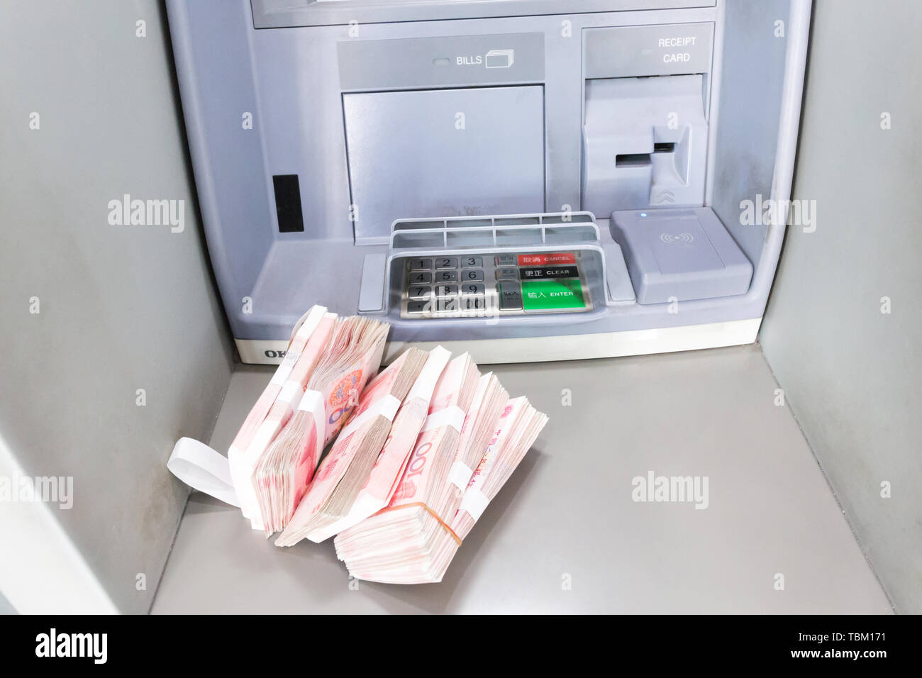 Family atm machine hi-res stock photography and images - Alamy