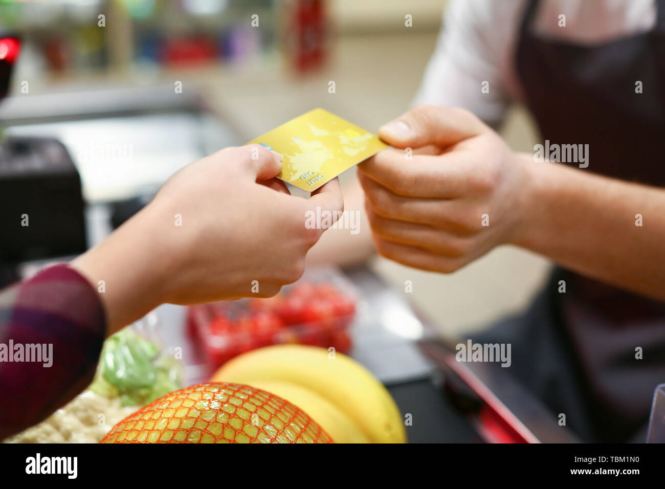 Supermarket checkout operator hi-res stock photography and images - Alamy