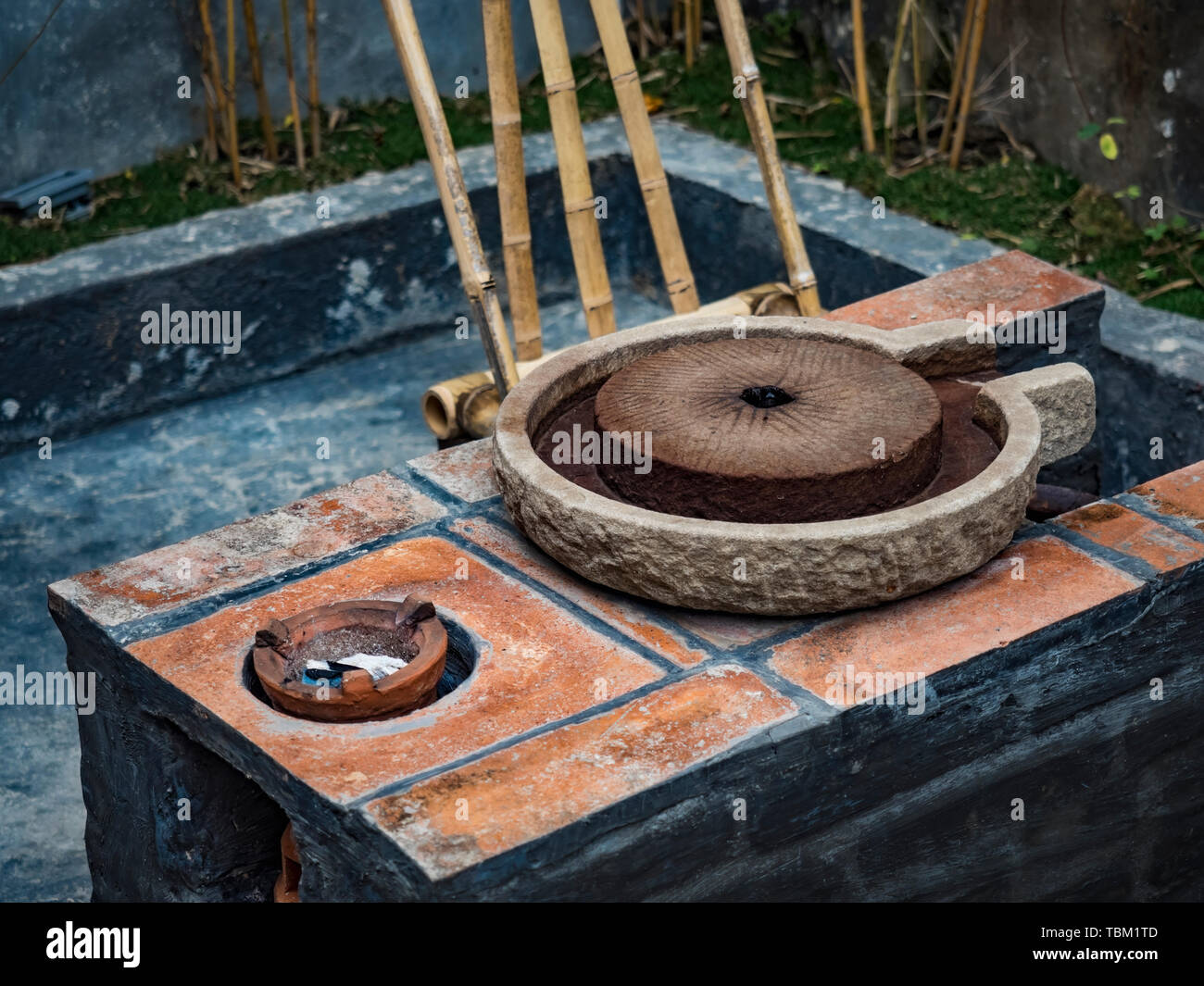 Stone table tea garden hi-res stock photography and images - Alamy