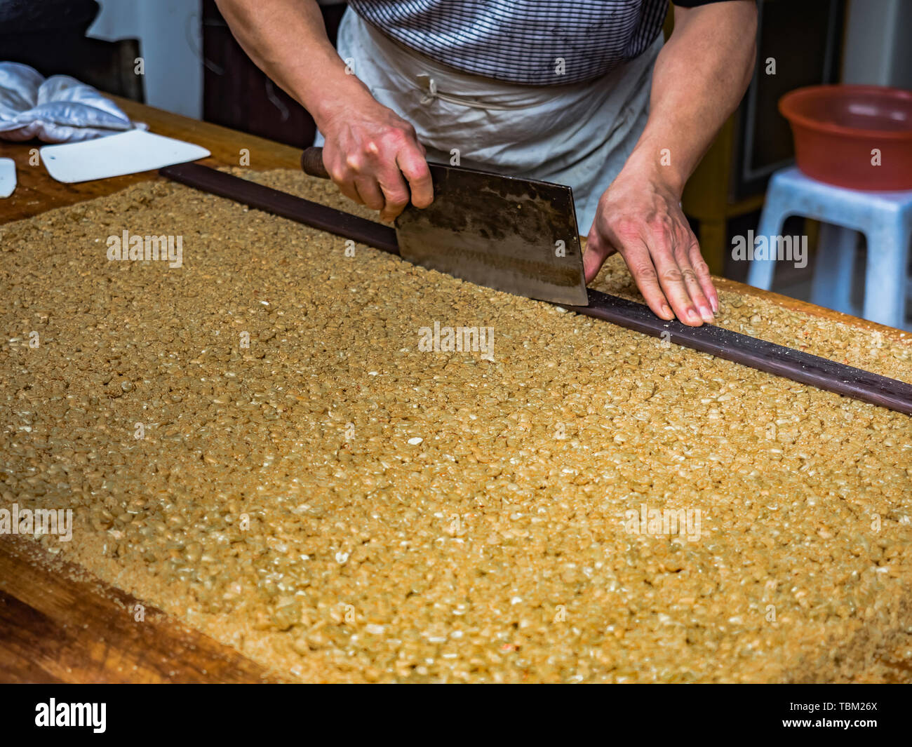 Cut the cake Stock Photo - Alamy