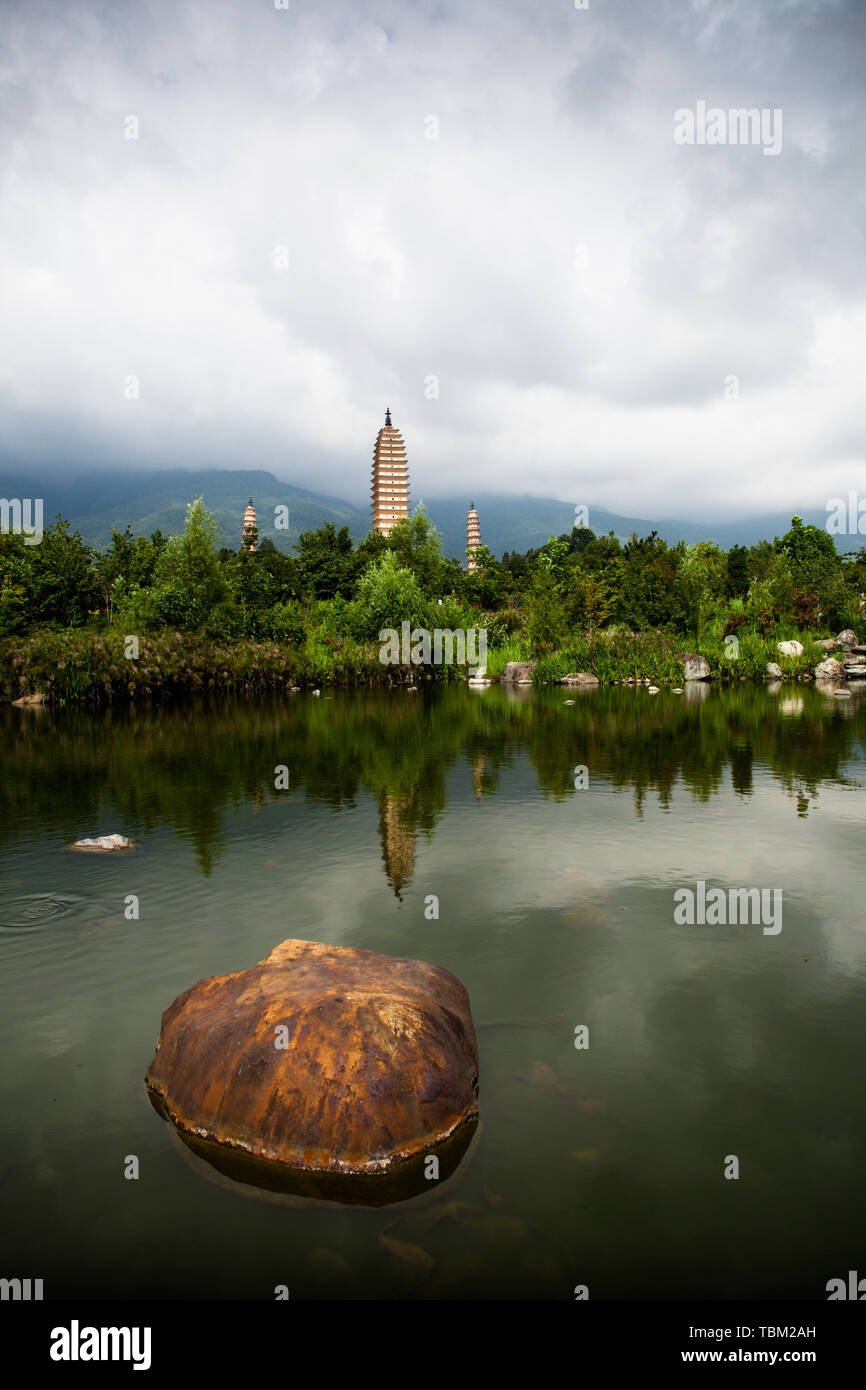 Three Towers of Chongsheng Temple, Yunnan Province Stock Photo - Alamy