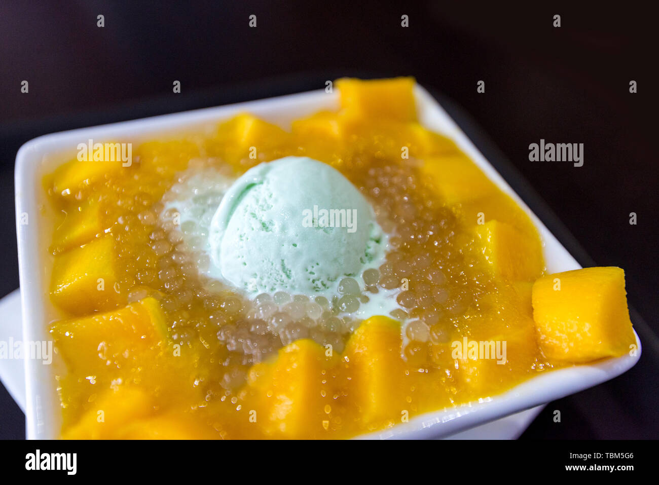 Mango vanilla ice cream Similu Stock Photo - Alamy