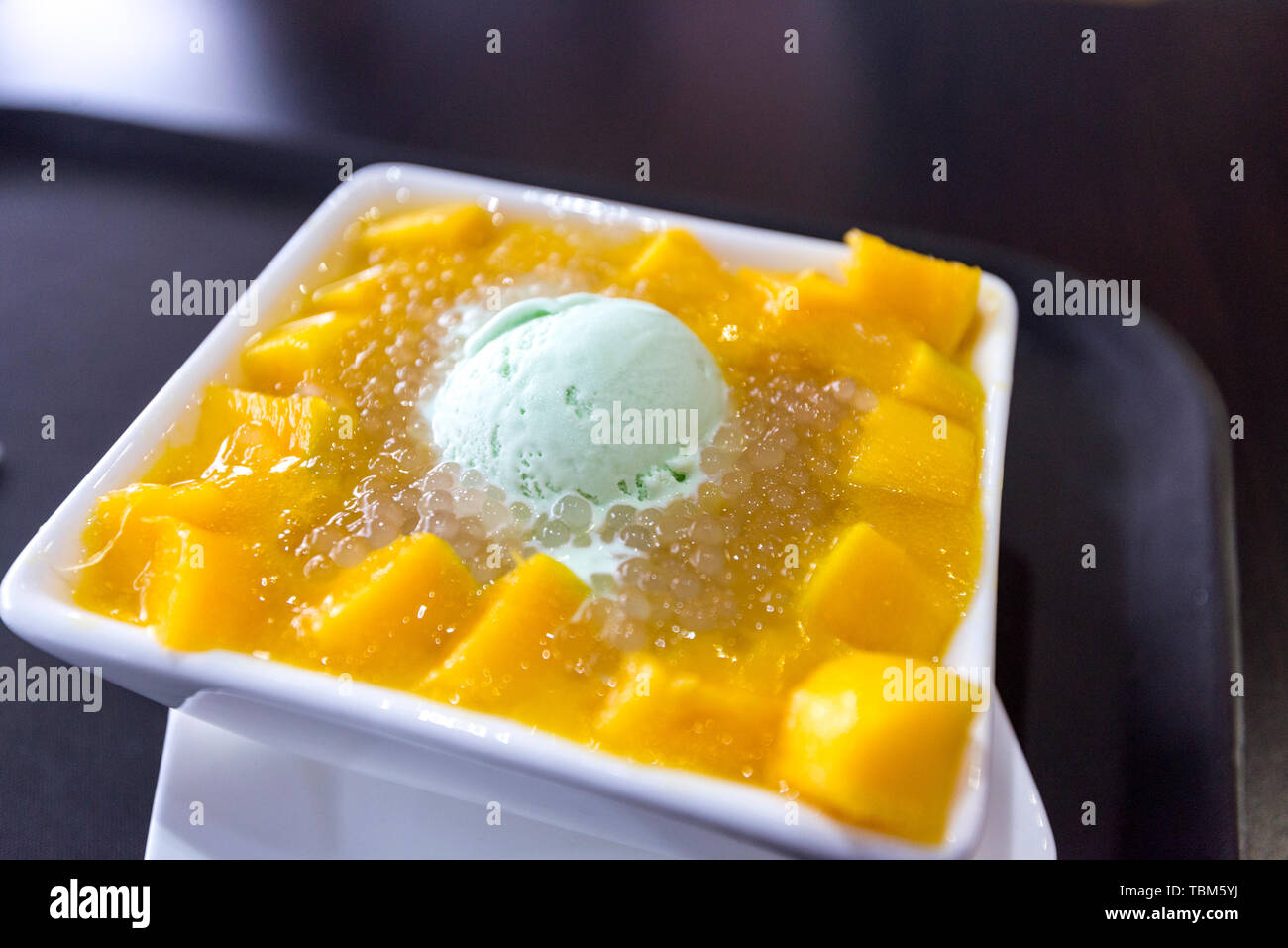 Mango vanilla ice cream Similu Stock Photo - Alamy