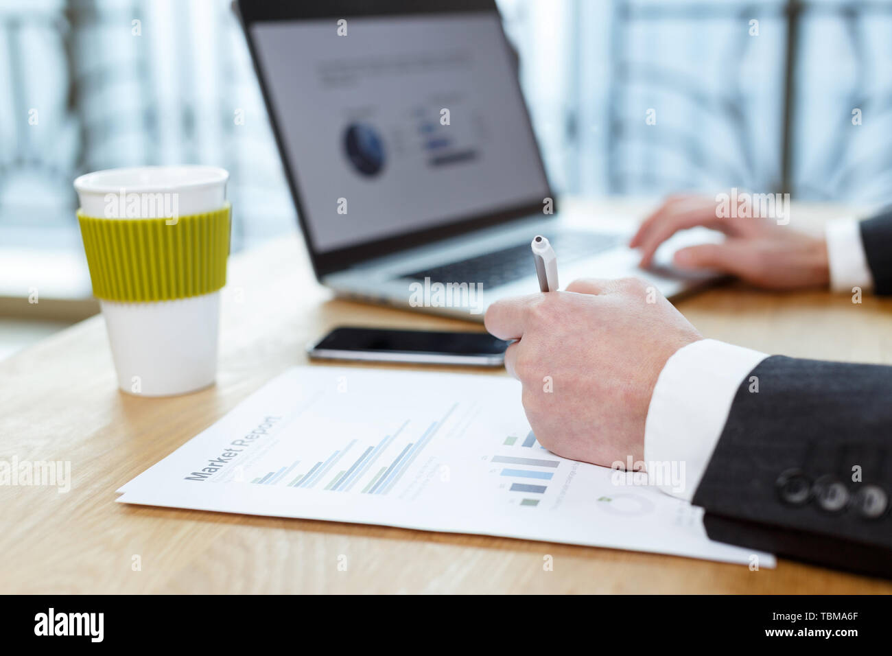 Comment financial reports Stock Photo - Alamy