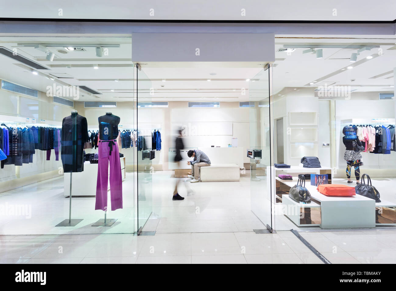 Boutique display window with mannequins in fashionable dresses Stock ...