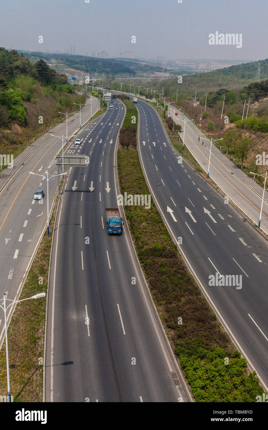 Fast expressway and transportation system hi-res stock photography and ...