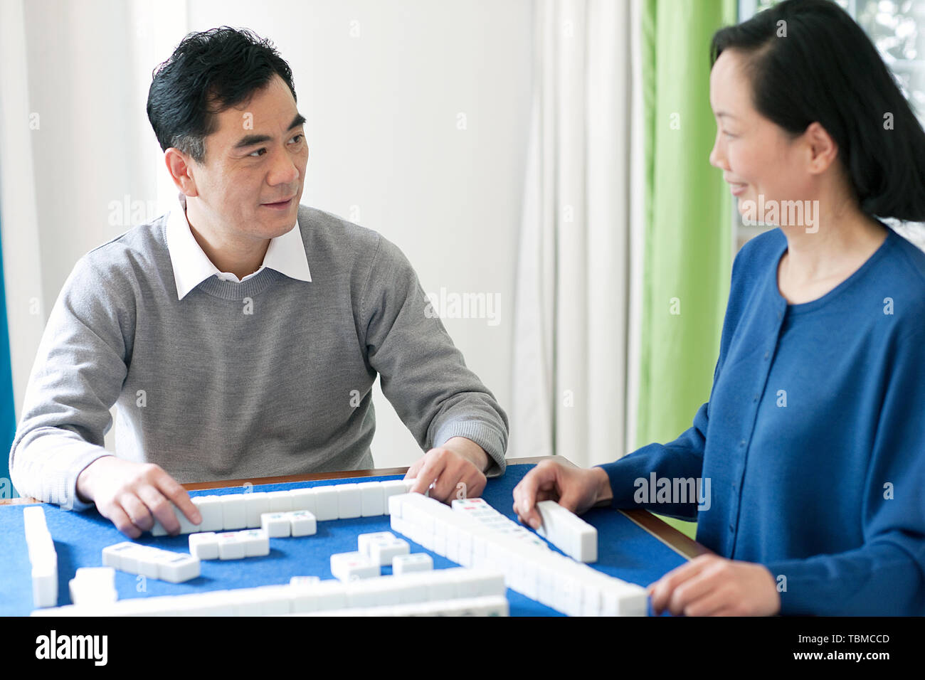 Old people play mahjong Stock Photo - Alamy
