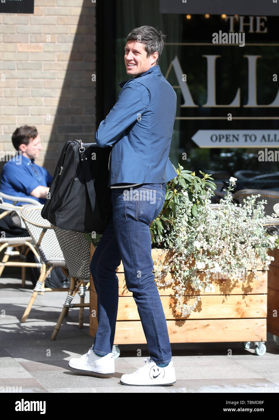 Vernon Kay outside ITV Studios Featuring: Vernon Kay Where: London ...