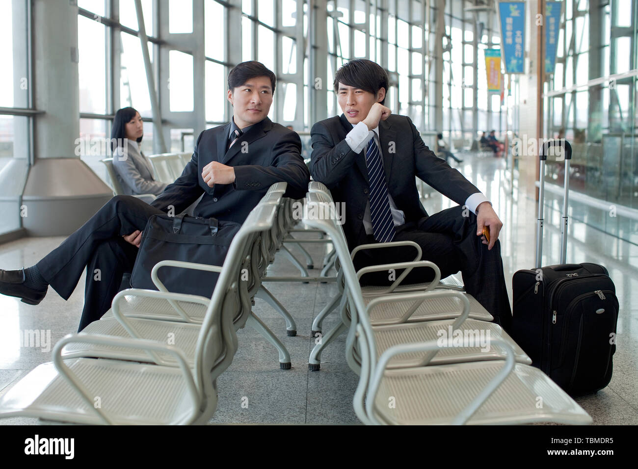 Young people pull suitcase hi-res stock photography and images - Alamy