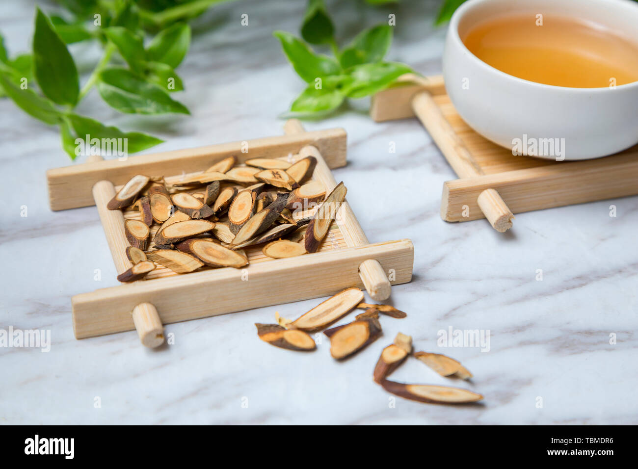 Close-up cinnamon branch of traditional Chinese medicine Stock Photo ...