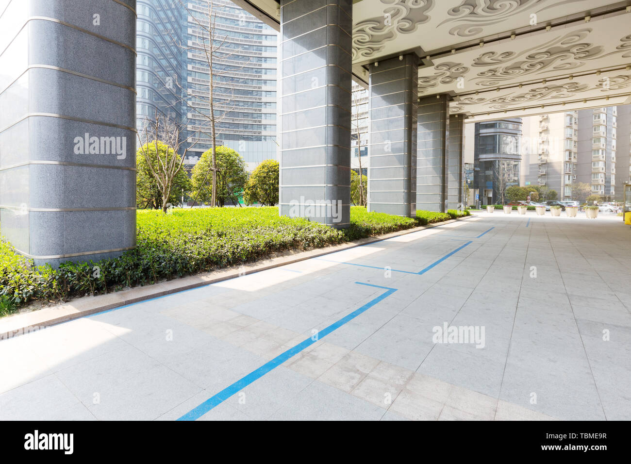 Modern daylight and outdoor pavement hi-res stock photography and ...