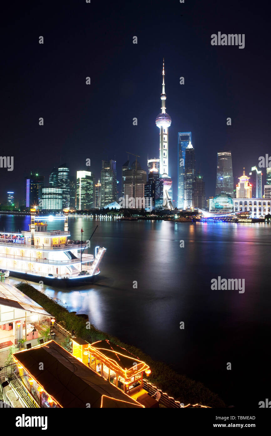 Architectural beauty on both sides of the Pujiang River in Shanghai ...