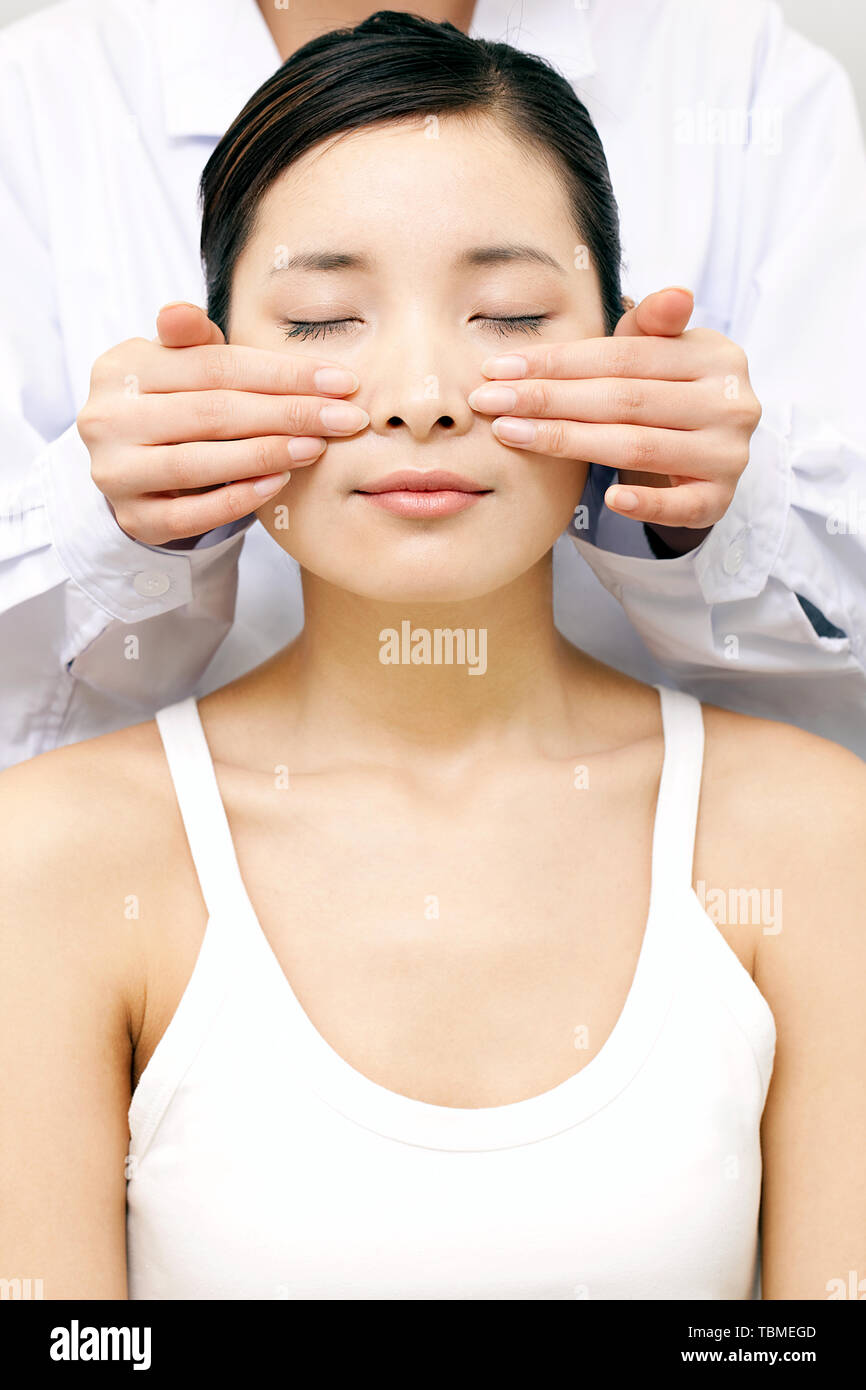 Shiatsu facial hi-res stock photography and images - Alamy