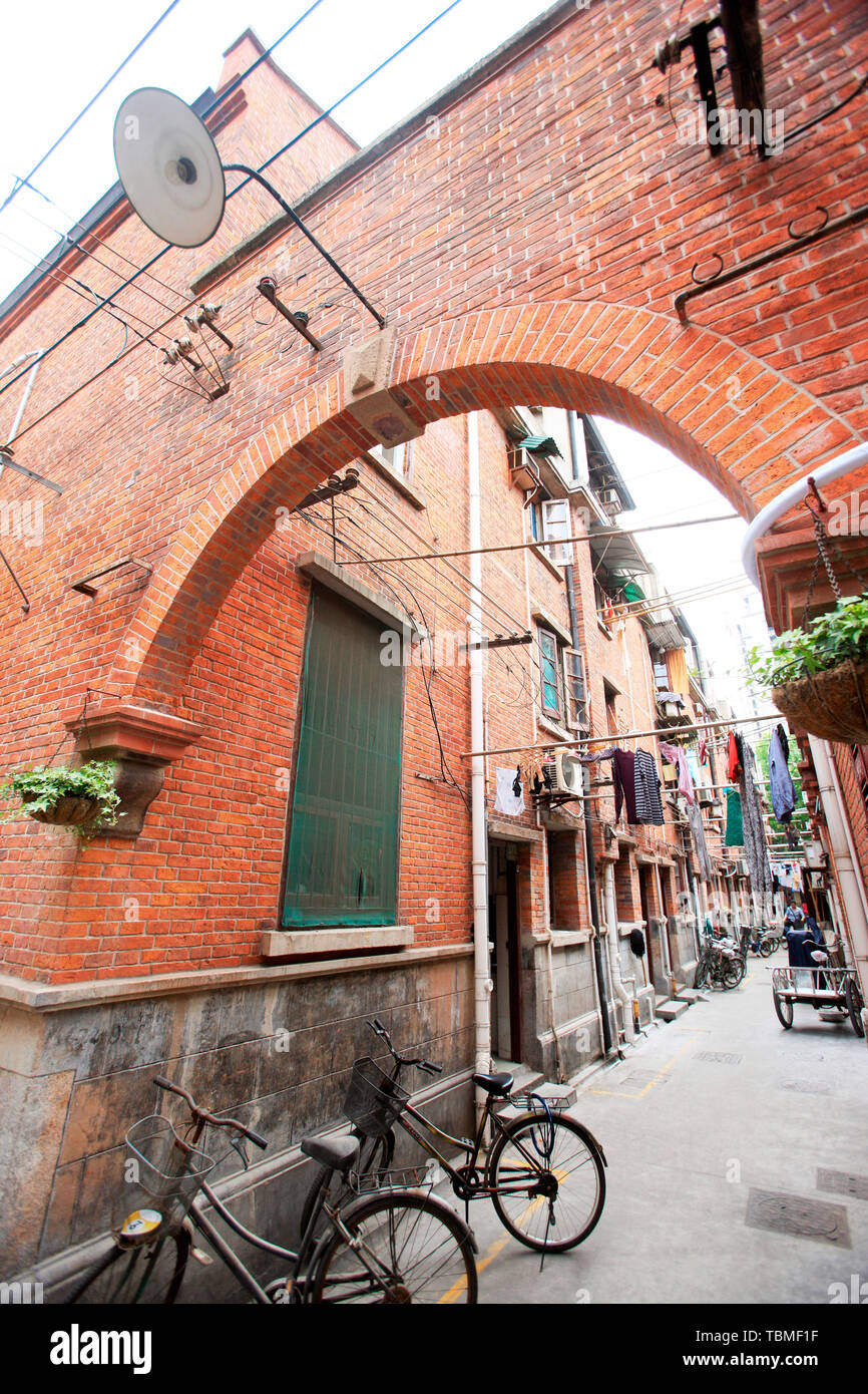 Old buildings left behind in Shanghai Stock Photo - Alamy