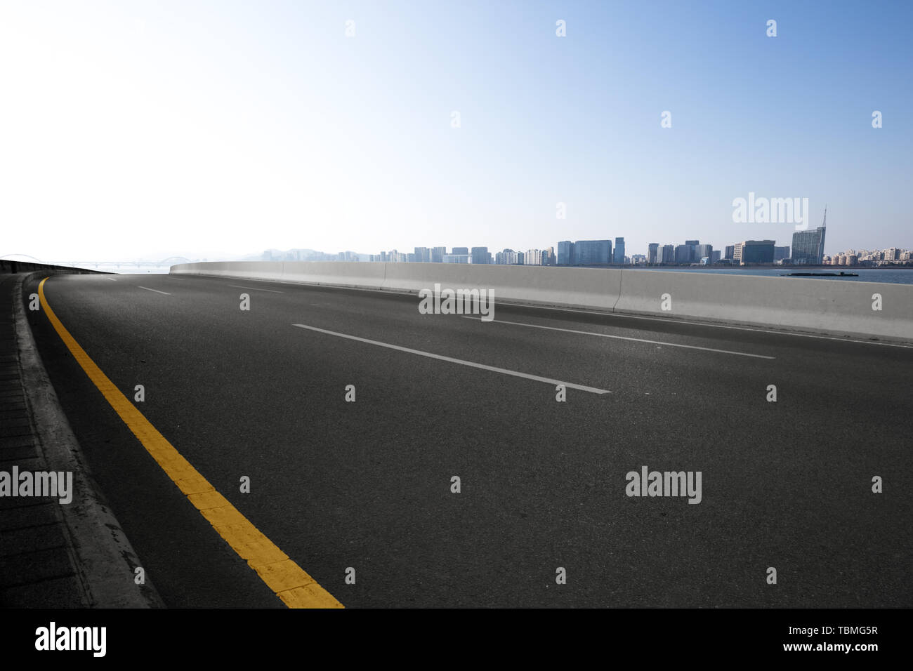 Emtpy street hi-res stock photography and images - Alamy