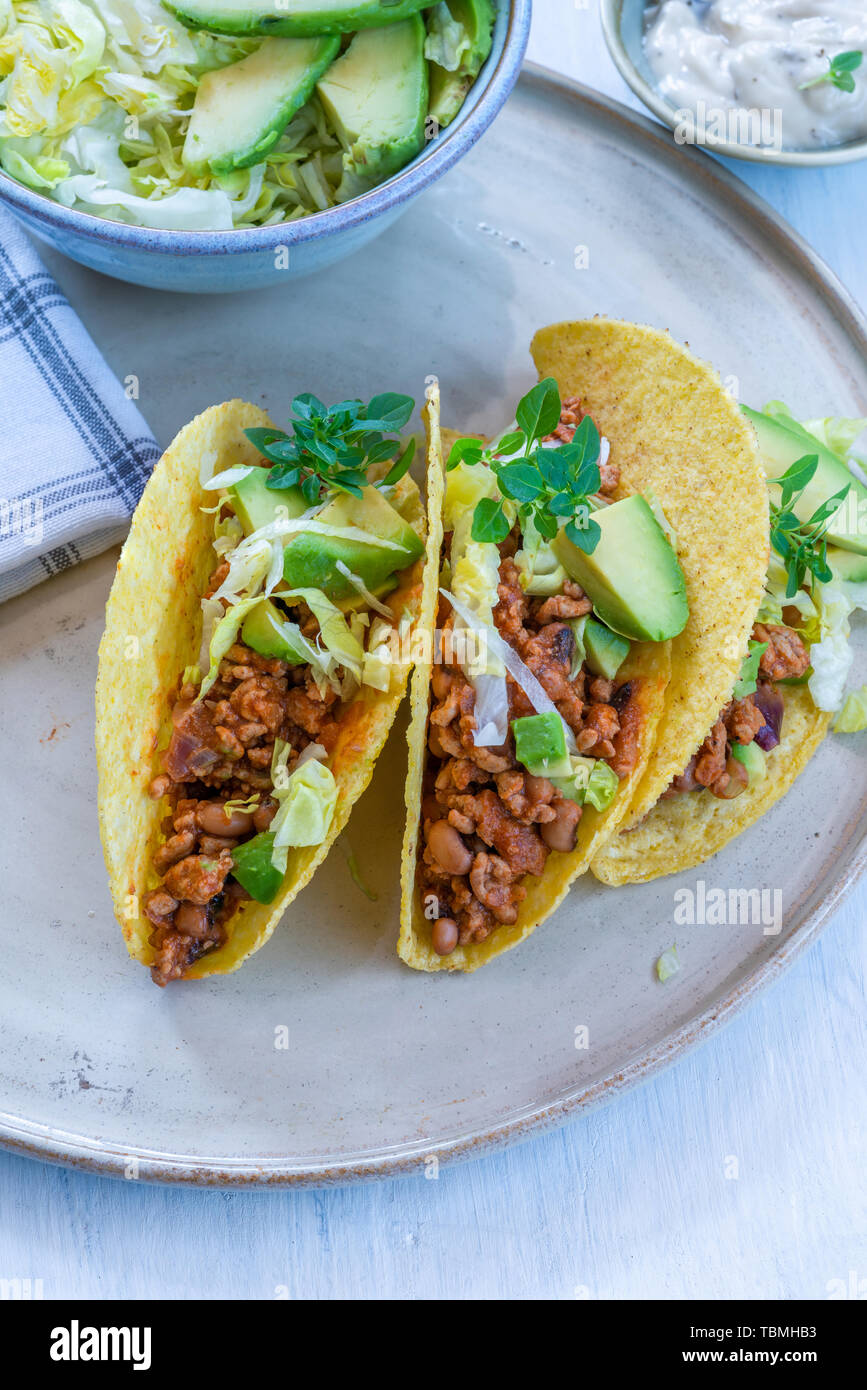Hard taco shells hi-res stock photography and images - Alamy