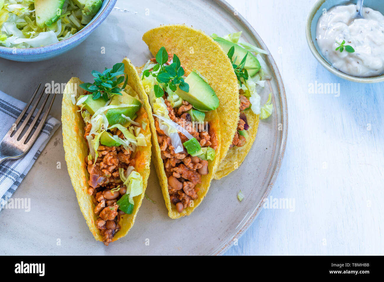 Hard taco shells hi-res stock photography and images - Alamy