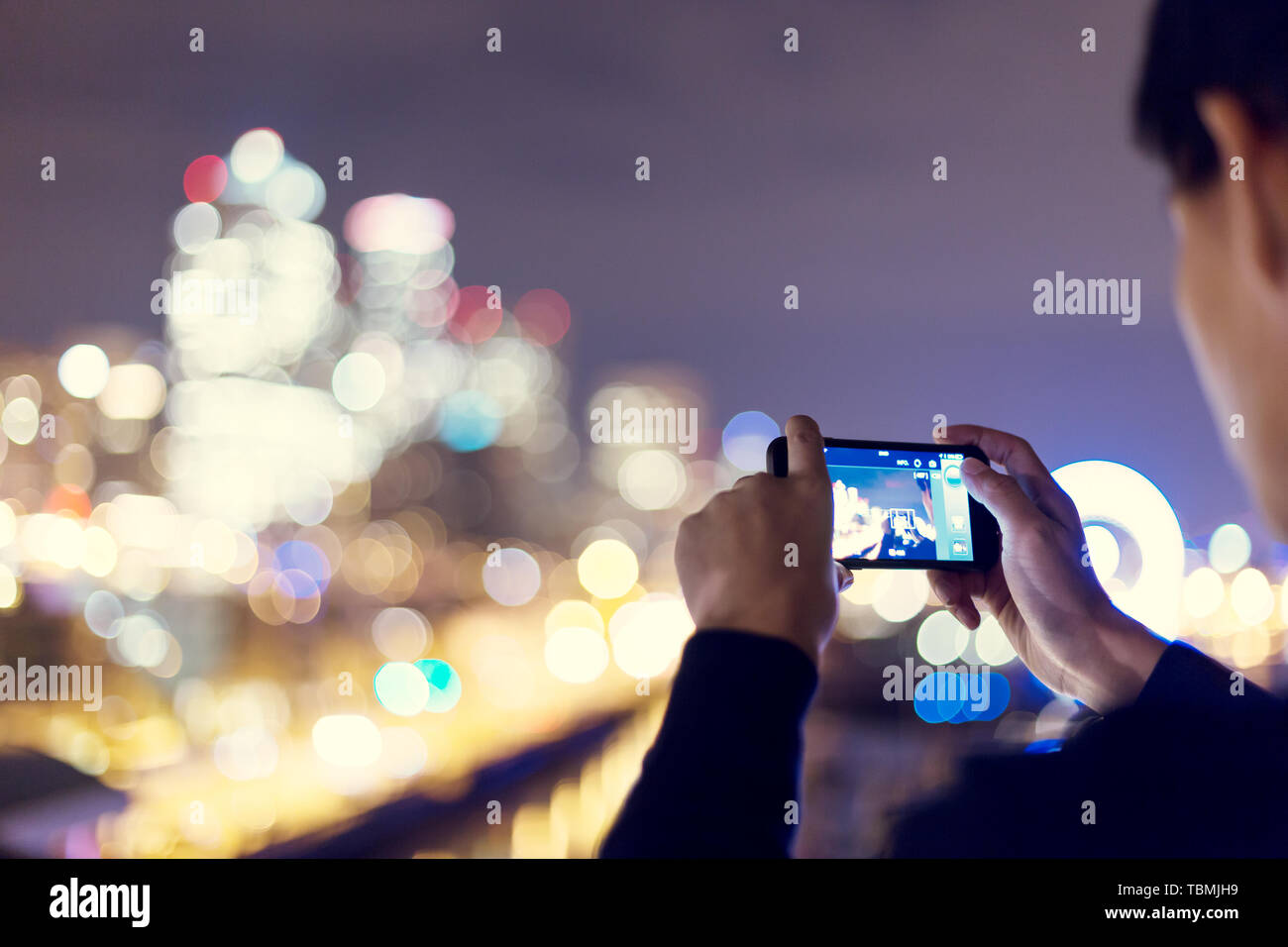 smartphone with cityscape and night scene of seattle Stock Photo - Alamy
