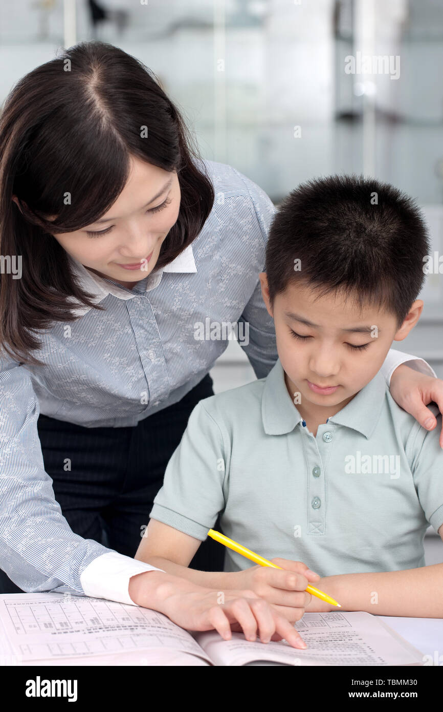 Classroom teacher assist boy hi-res stock photography and images - Alamy