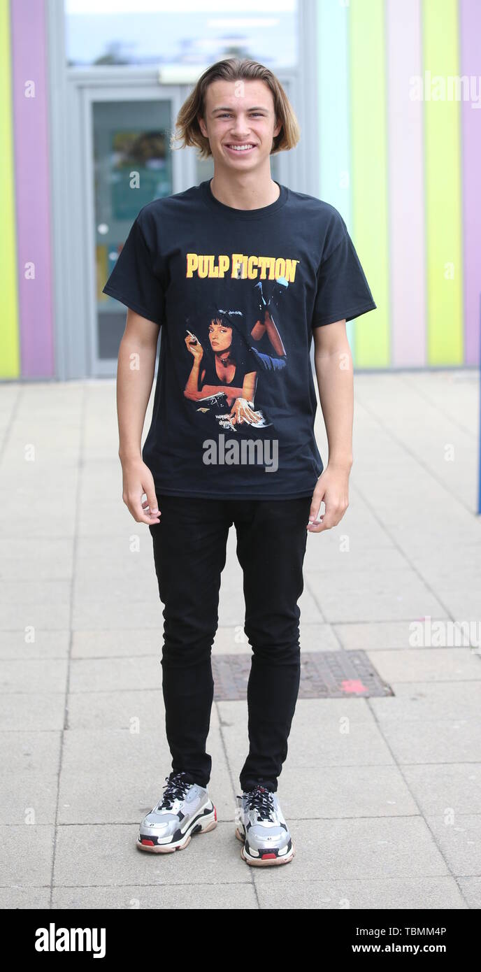 Pulp fiction cast hi-res stock photography and images - Alamy