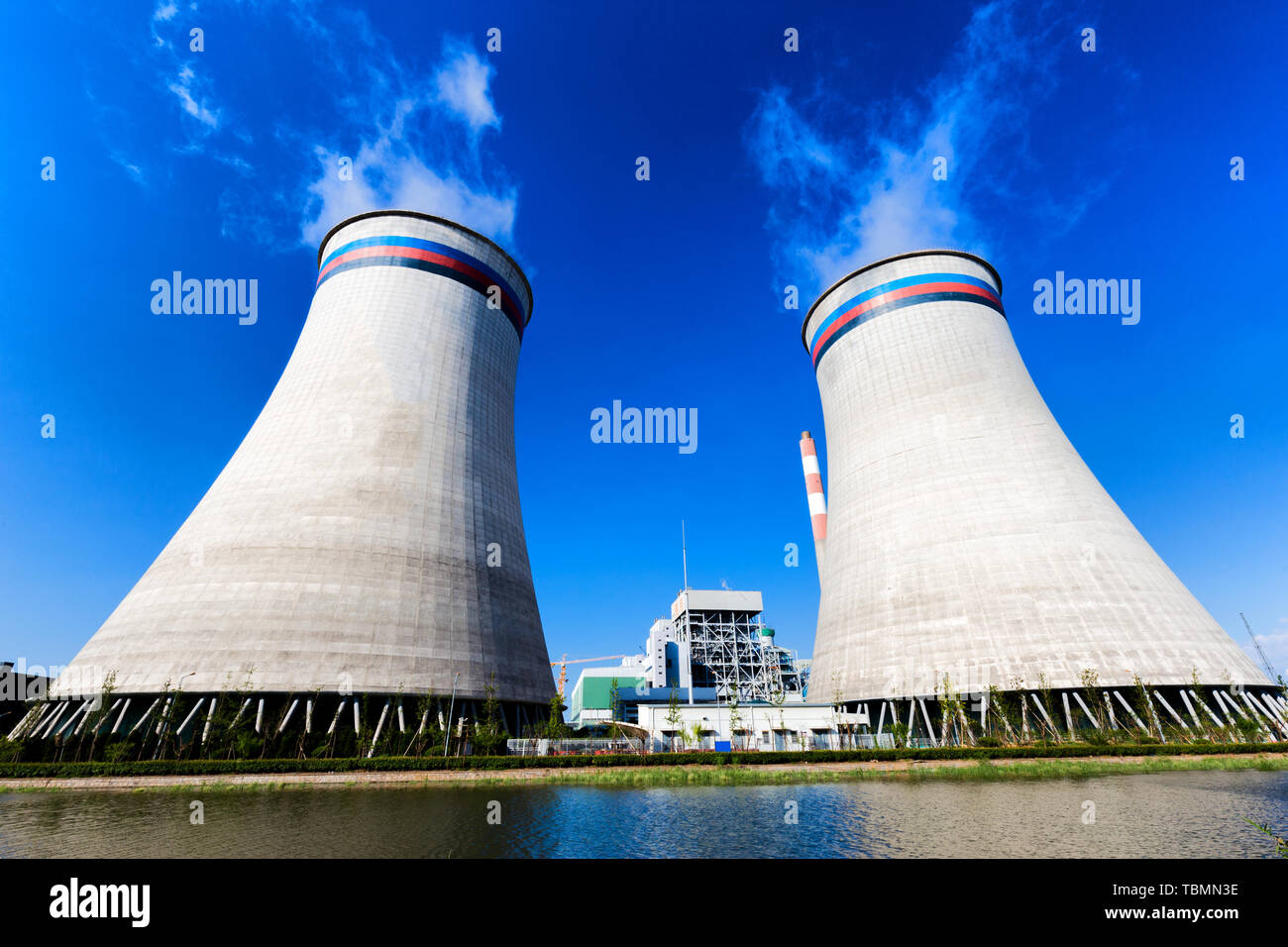 High rise building cooling tower hi-res stock photography and images ...