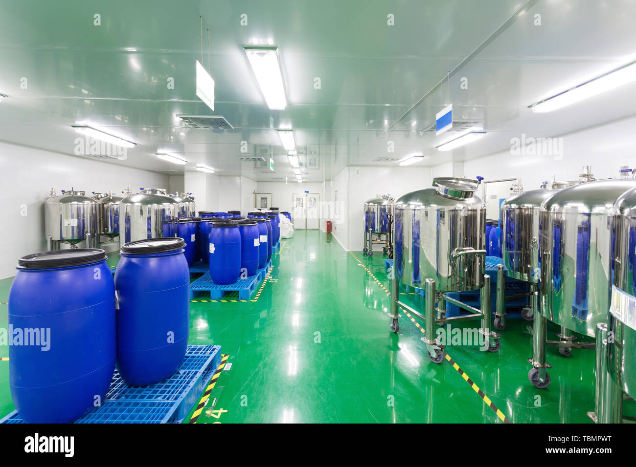 Pharmaceutical manufacturing line medicine industry hi-res stock ...