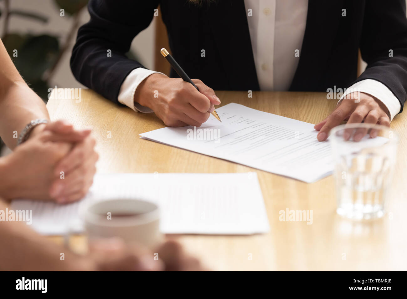 Contract paper hi-res stock photography and images - Alamy