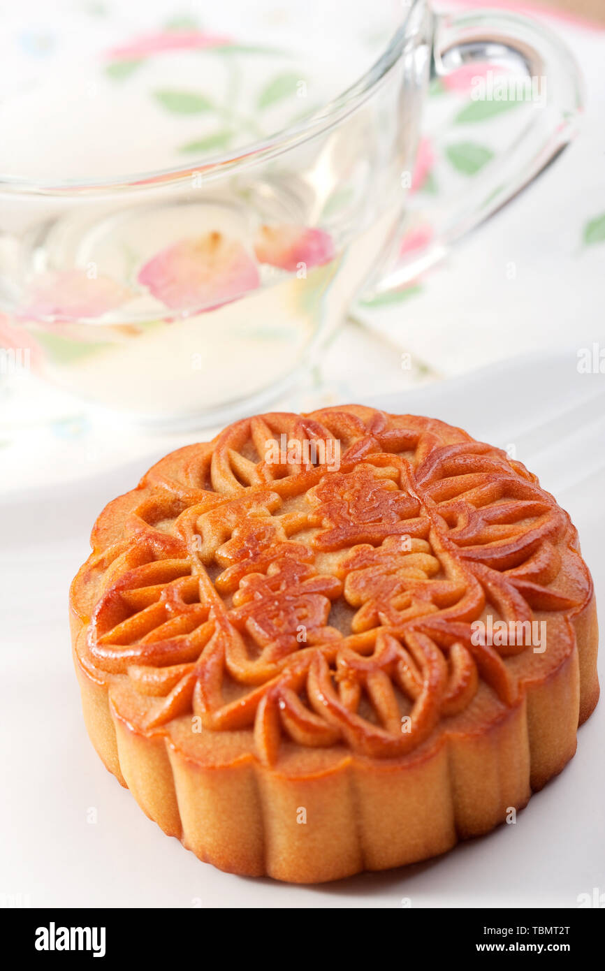 Traditional moon cakes for the Mid-Autumn Festival Stock Photo - Alamy