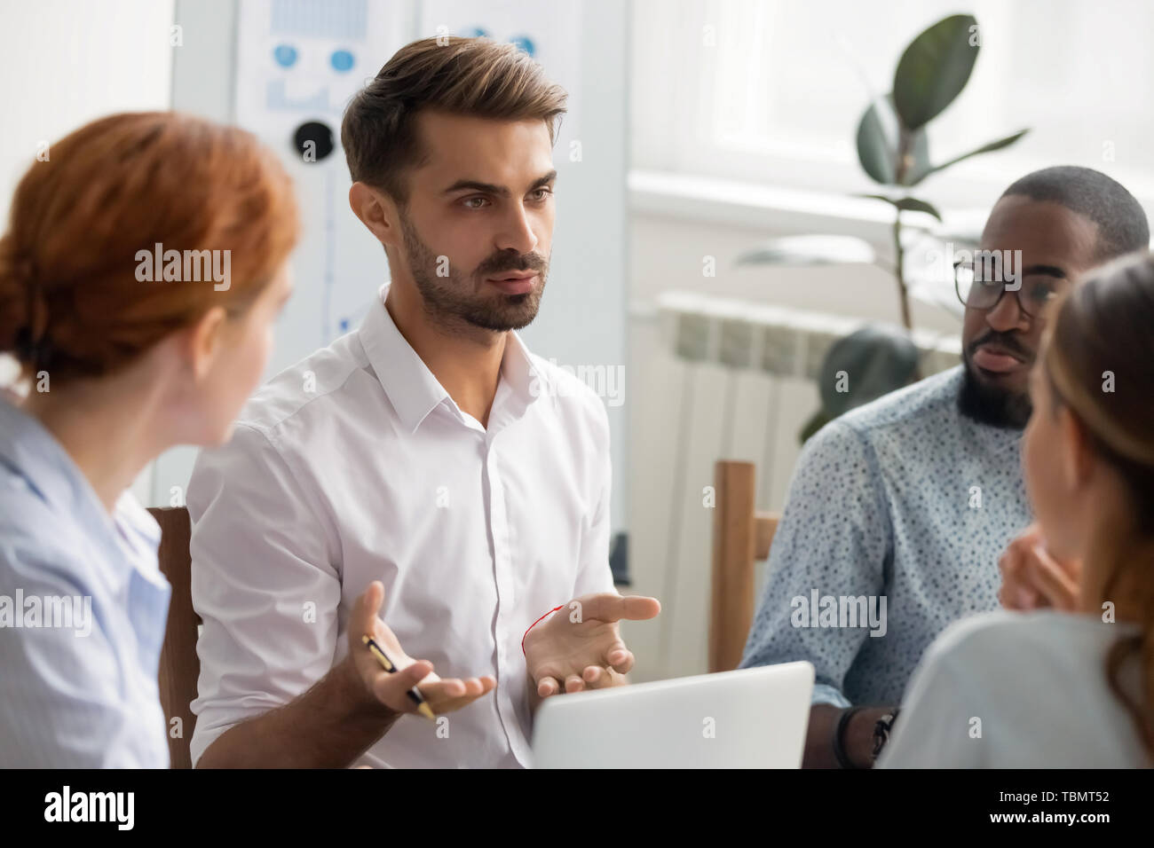 Group talking serious hi-res stock photography and images - Alamy