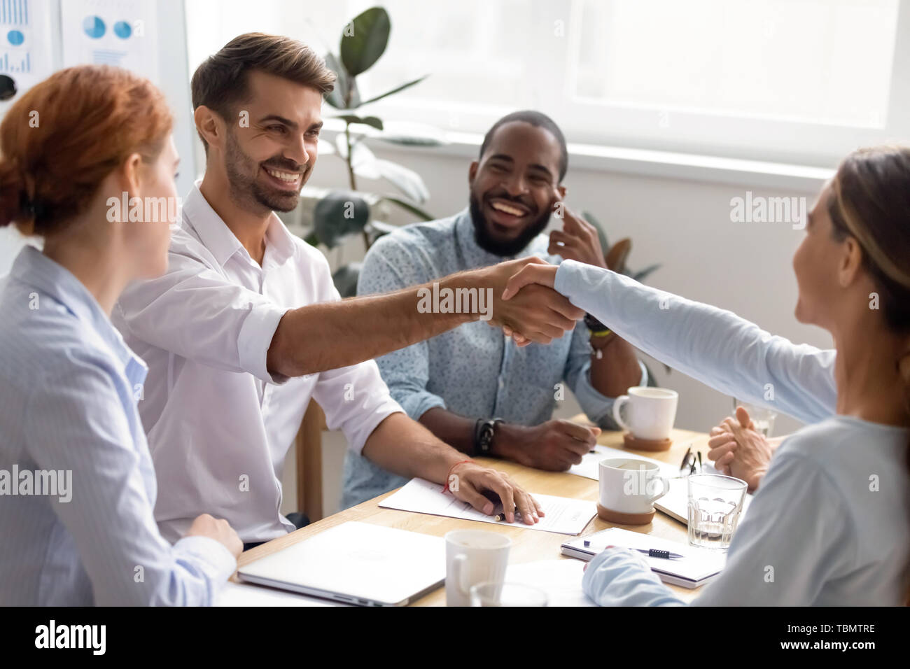 Businessman smiling shaking hands hi-res stock photography and images ...