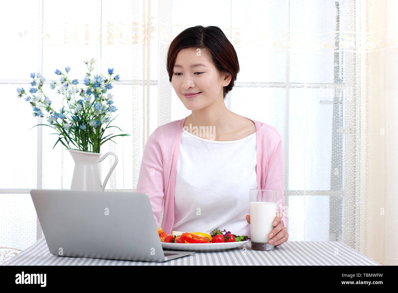 Healthy food home happy family hi-res stock photography and images - Alamy