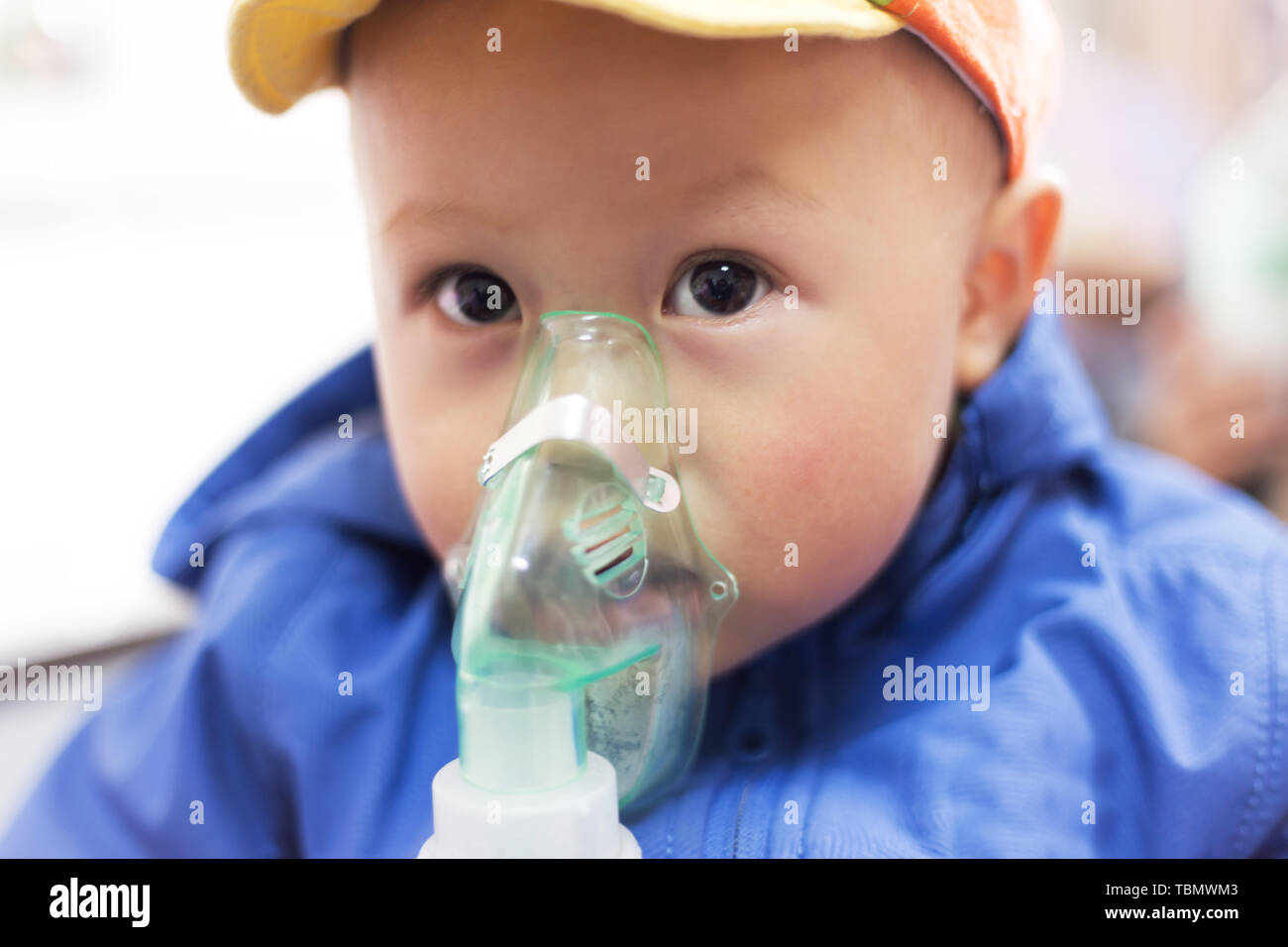 Little boy fell hi-res stock photography and images - Alamy